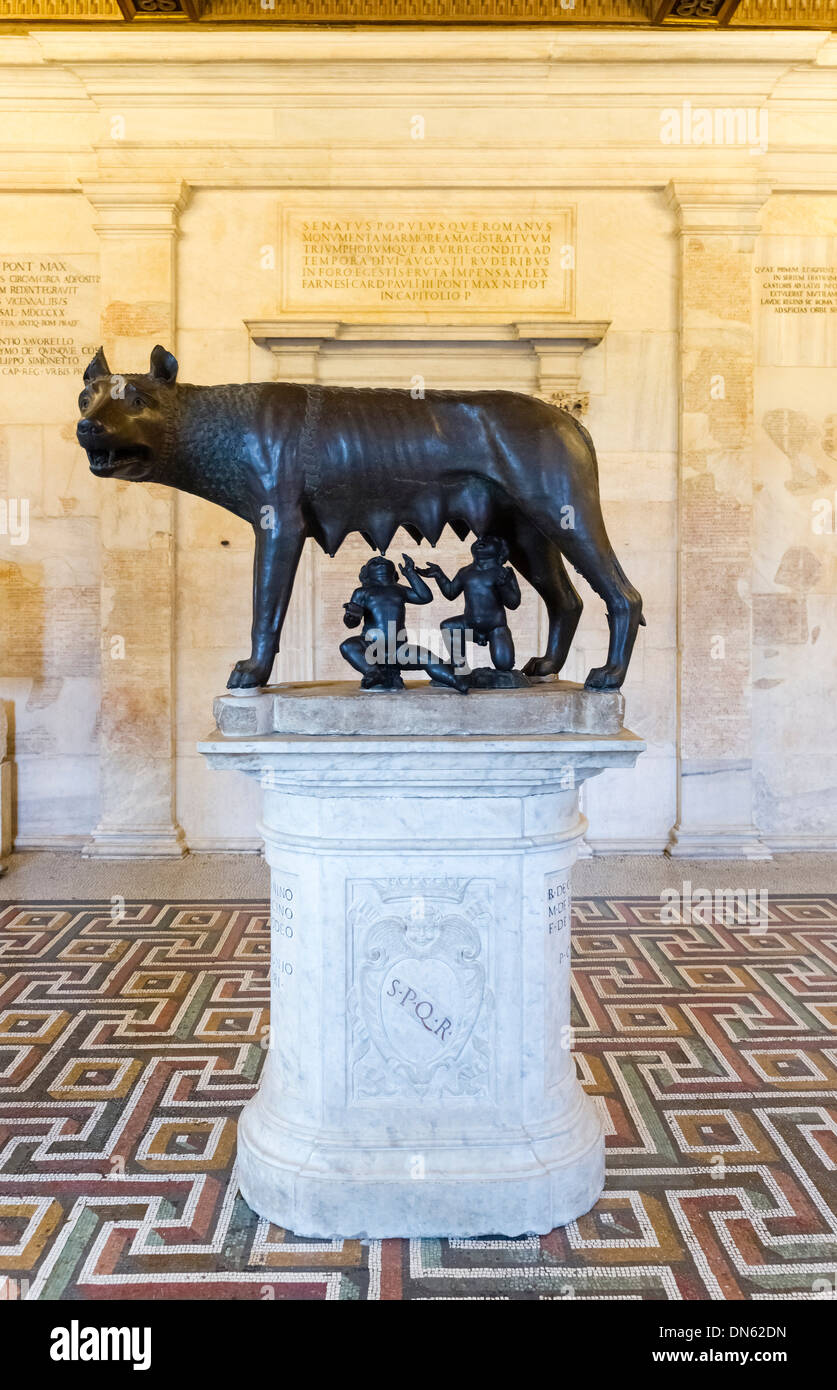 Wolf bronze statue capitoline museum hi-res stock photography and ...