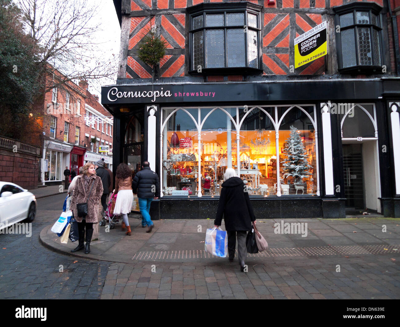Christmas shoppers hi-res stock photography and images - Alamy