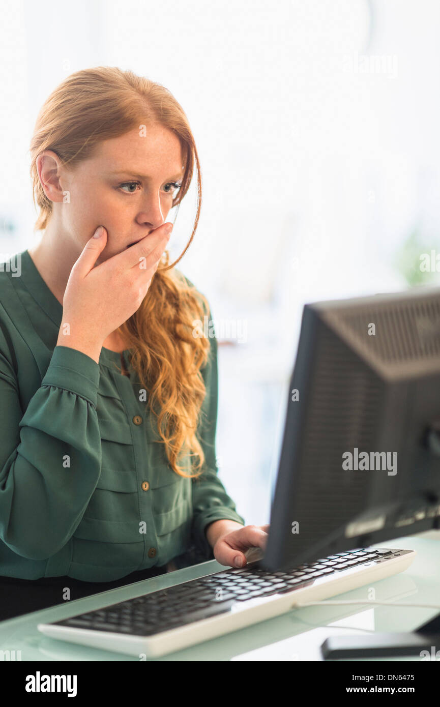 Gasping office hi-res stock photography and images - Alamy