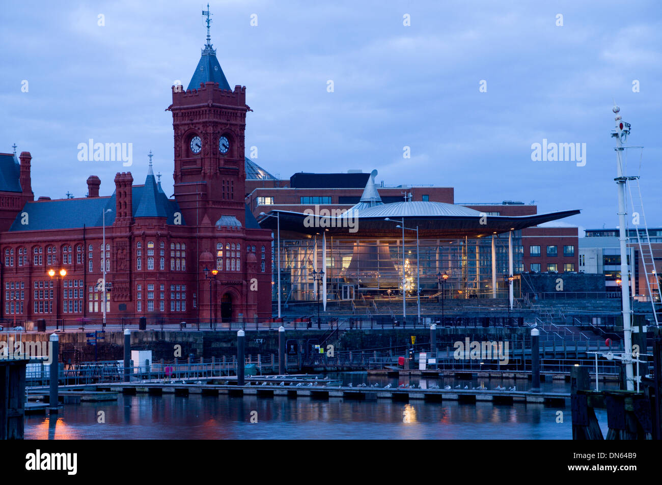 Pierhead building reflection hi-res stock photography and images - Alamy