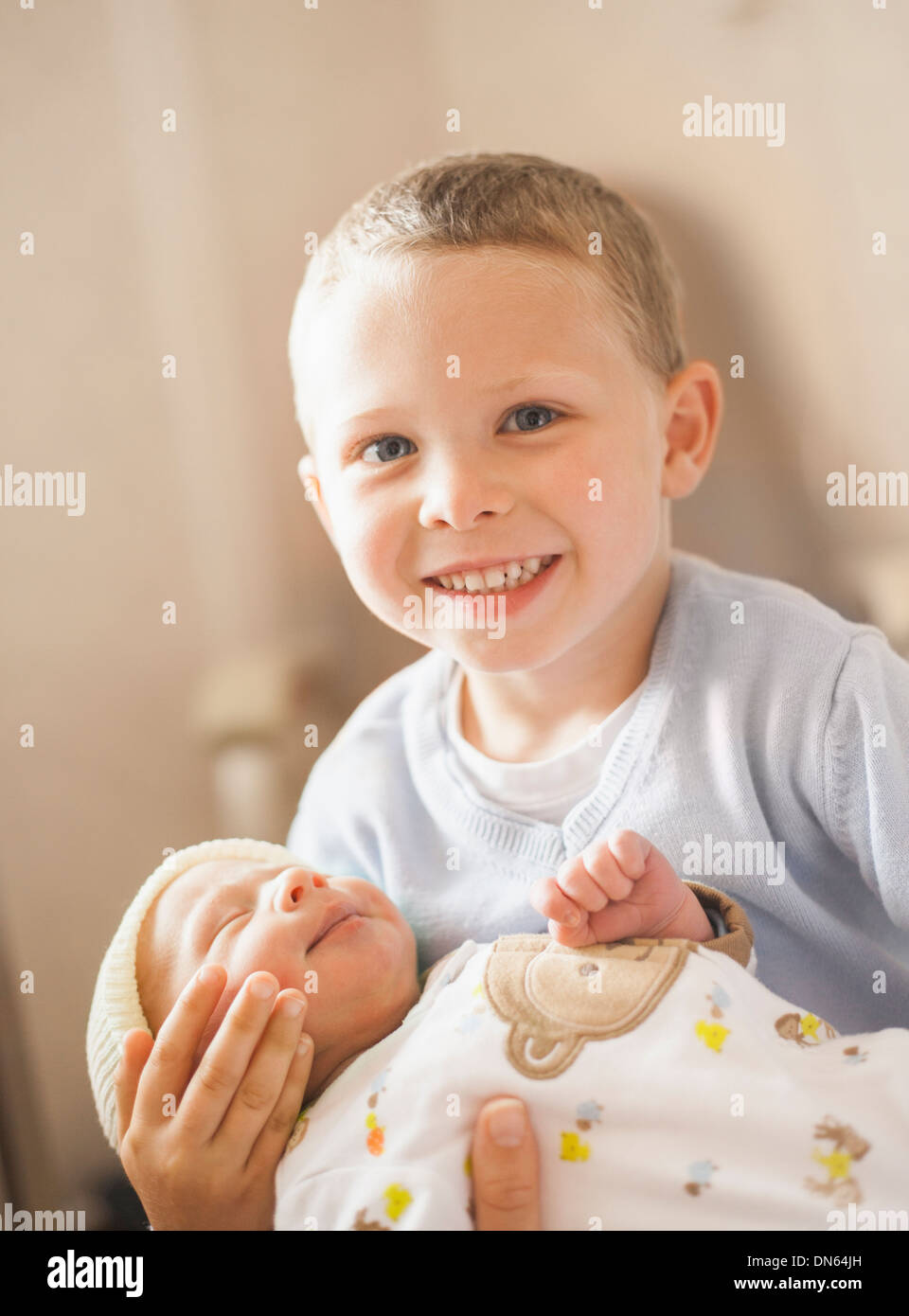 Boy cuddling baby brother hi-res stock photography and images - Alamy