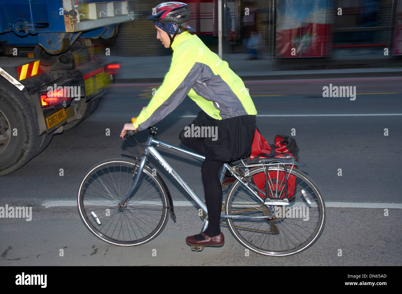 London lorry cyclist hi-res stock photography and images - Alamy