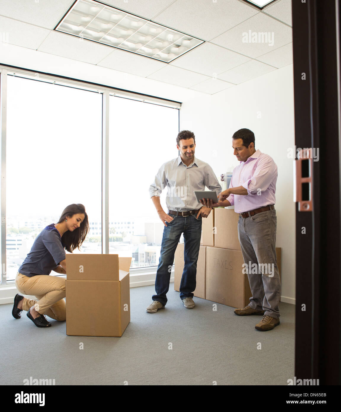 Business people unpacking in new office Stock Photo - Alamy