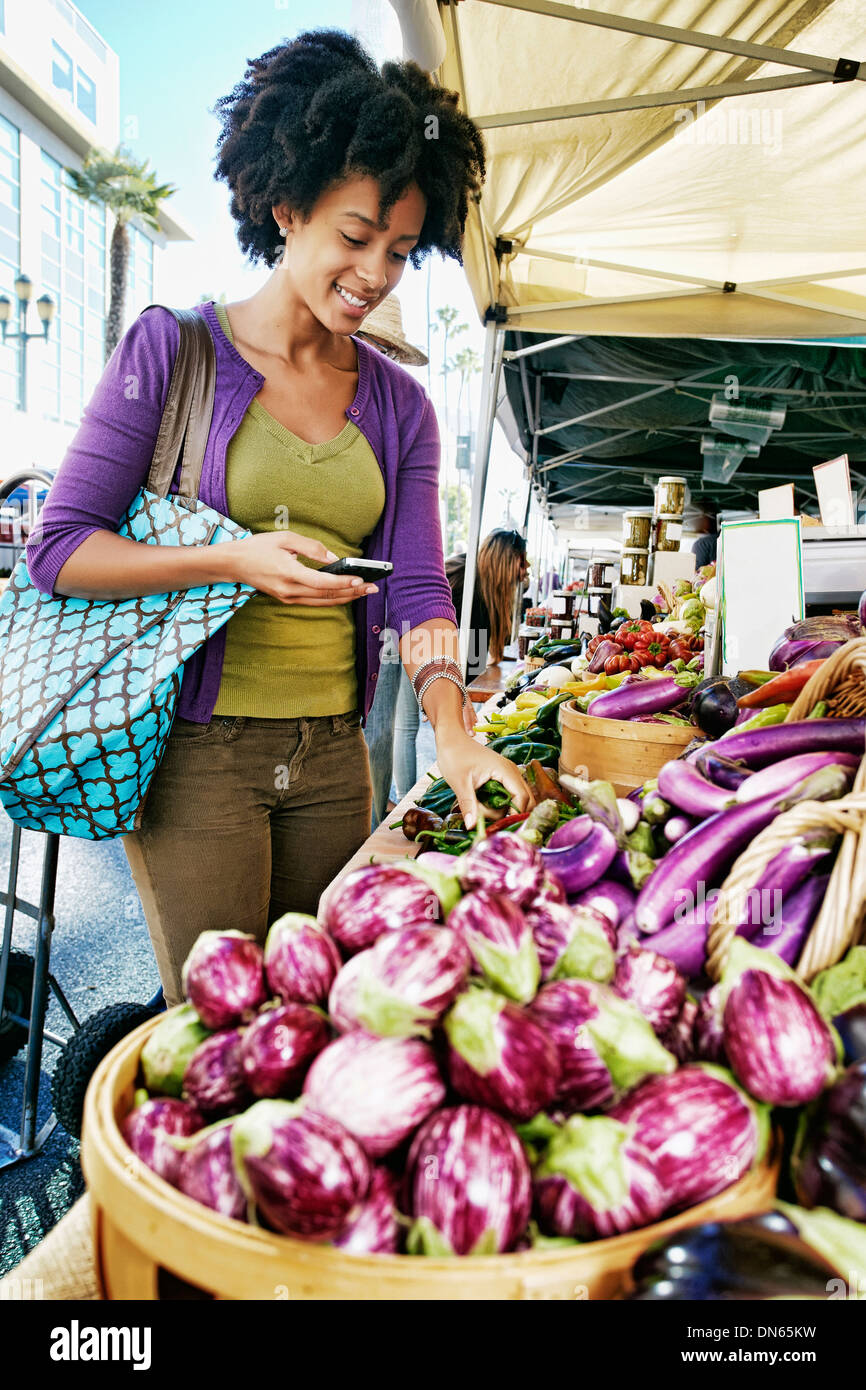 Person looking at vegetable stand hi-res stock photography and images ...