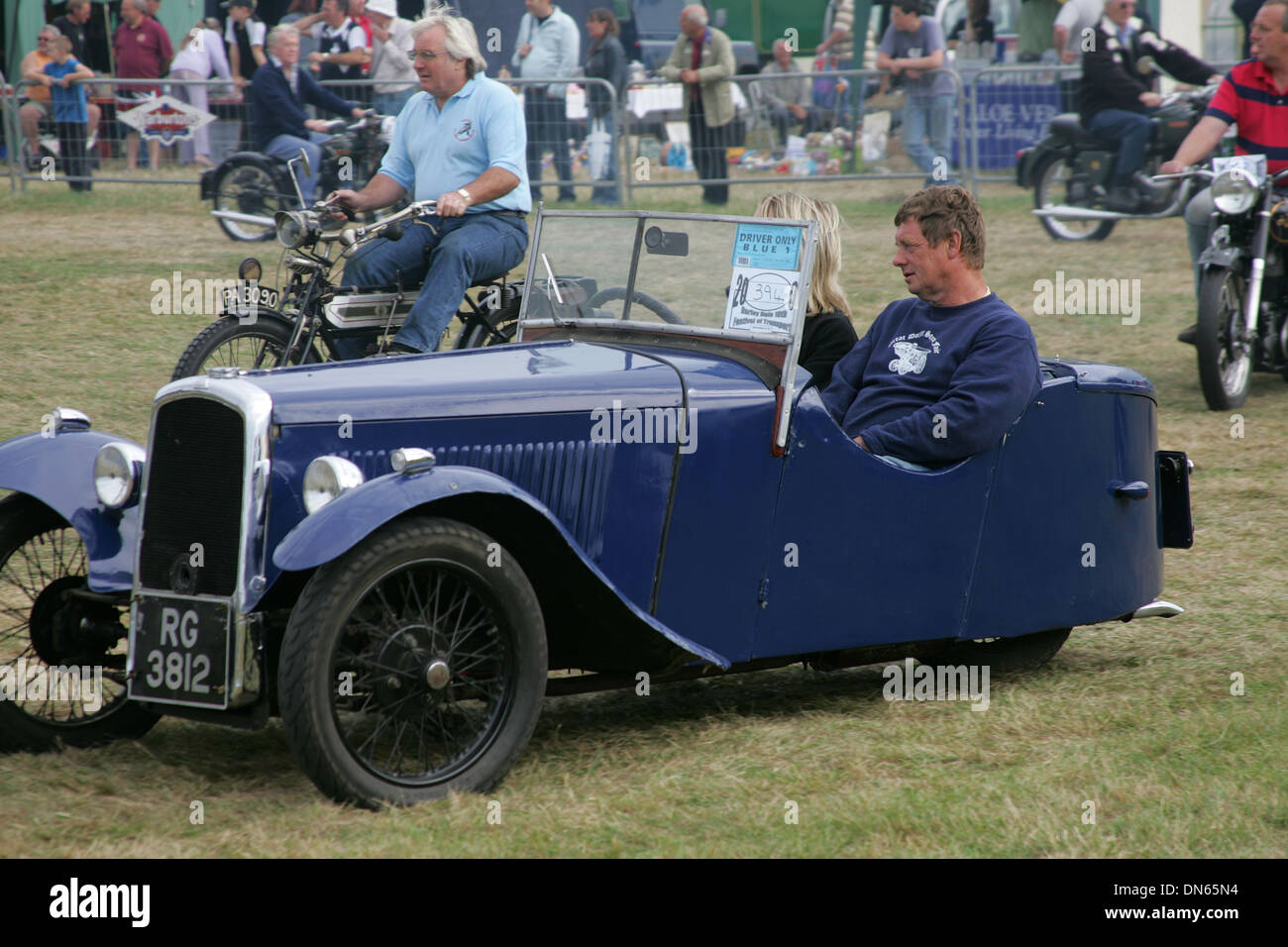 yintage classic car driver Stock Photo - Alamy