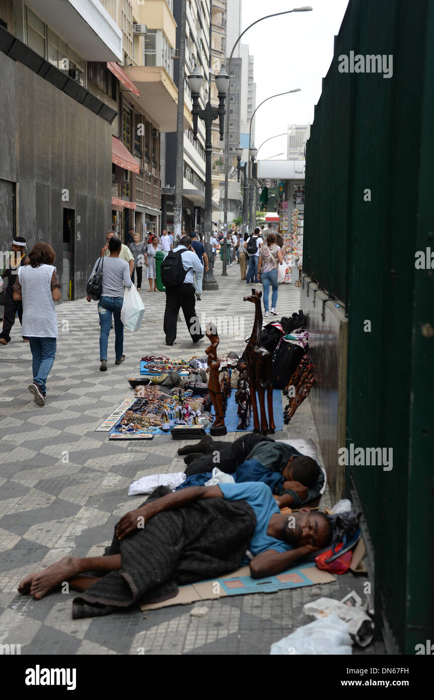 Sleep on the street hi-res stock photography and images - Alamy