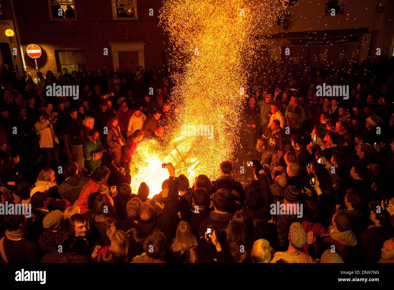 Participants run with a burning tar barrel through the streets of ...