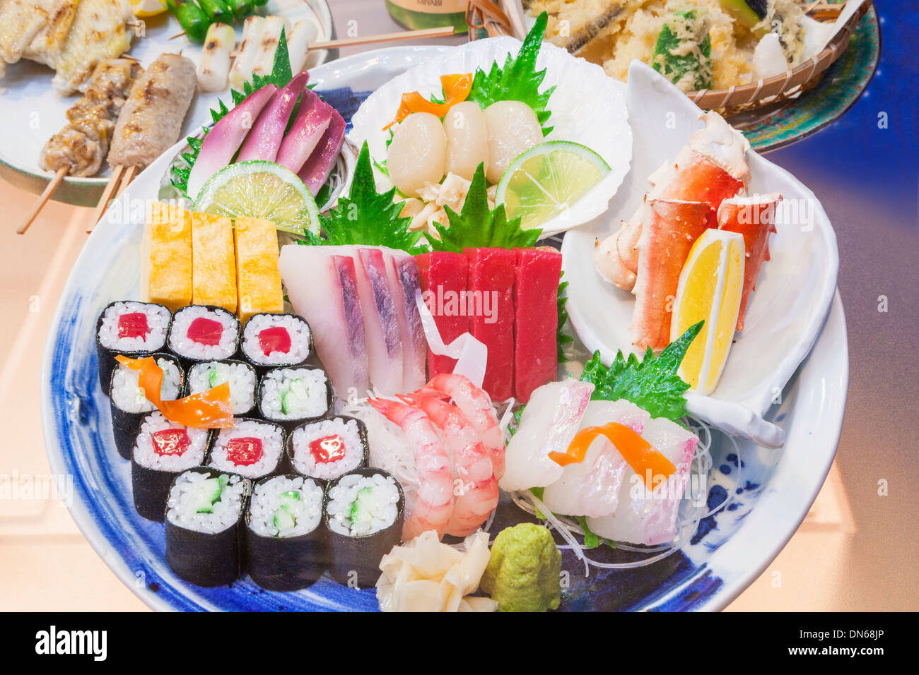 Plastic food display sushi hi-res stock photography and images - Alamy