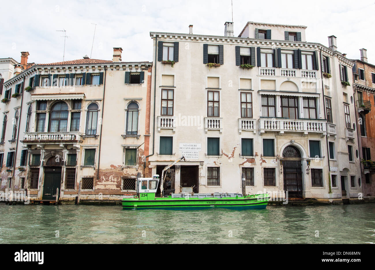Venice boat canal hi-res stock photography and images - Alamy