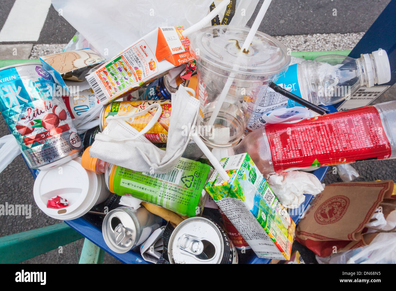 Garbage japan hi-res stock photography and images - Alamy