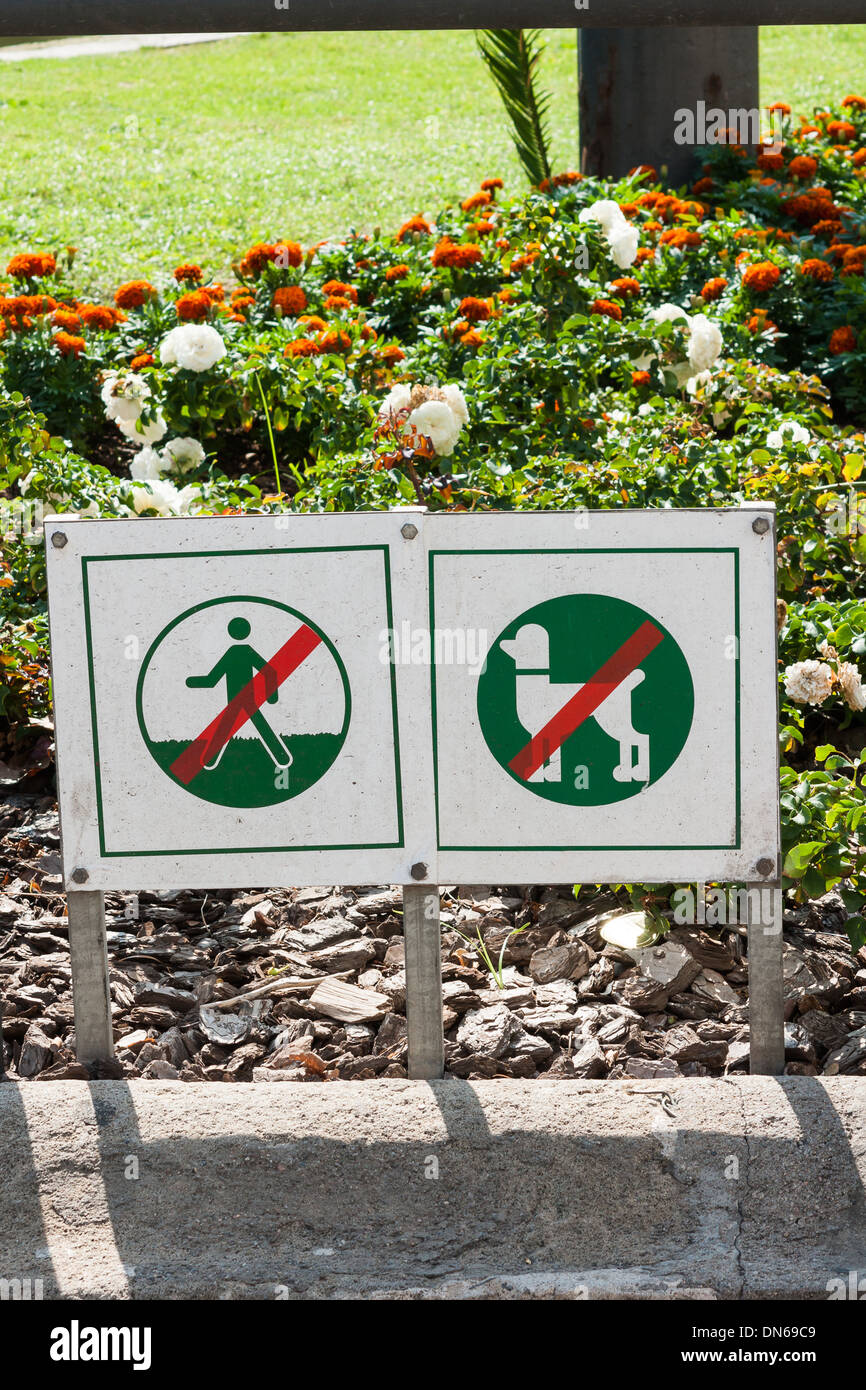 Not allowed to park hi-res stock photography and images - Alamy