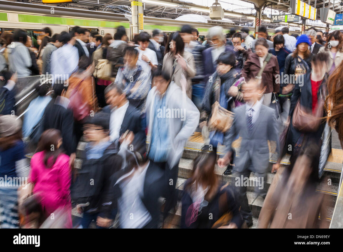 Tokyo crowds passengers hi-res stock photography and images - Alamy