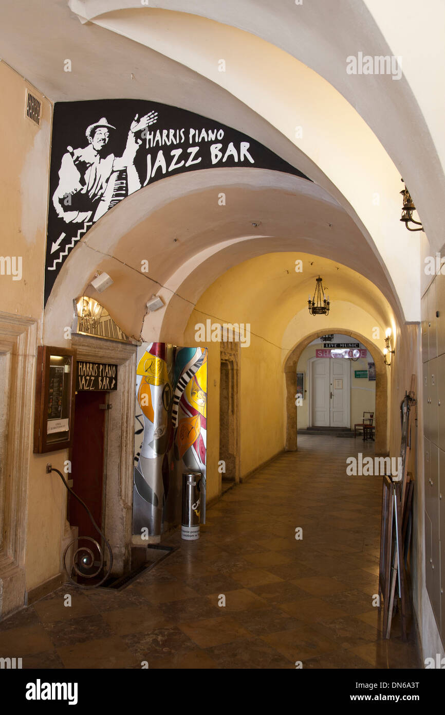 The piano bar sign hi-res stock photography and images - Alamy