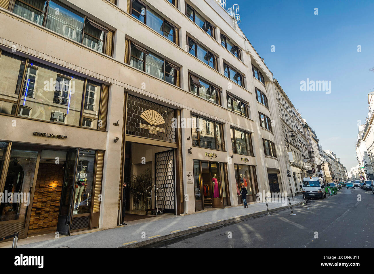 Hotel "Le Mandarin Oriental " in Paris Stock Photo - Alamy