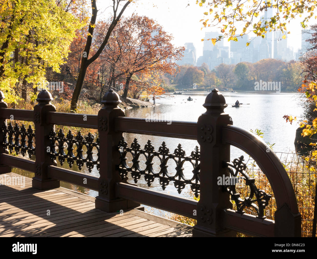 Oak Bridge at Bank Rock Bay, The Lake, Central Park, NYC Stock Photo ...