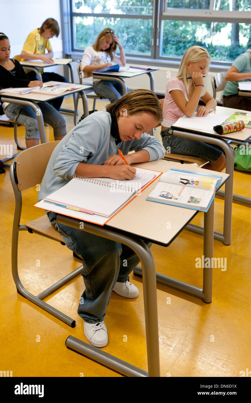 Students working in the classroom Stock Photo - Alamy