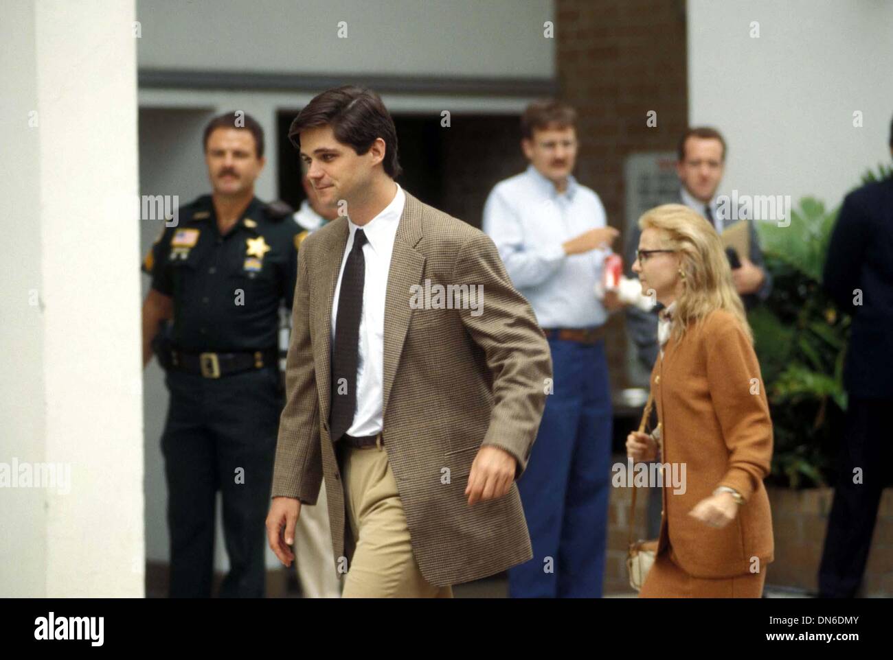 Nov. 4, 1991 - I6282.WILLIAM KENNEDY SMITH LEAVES COURT WITH JURY ...