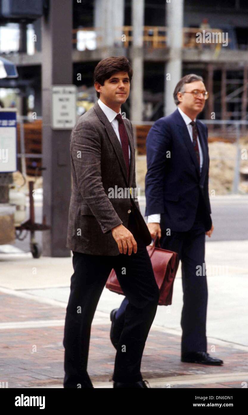 Nov. 4, 1991 - I6282.WILLIAM KENNEDY SMITH ARRIVING AT COURT FOR JURY ...