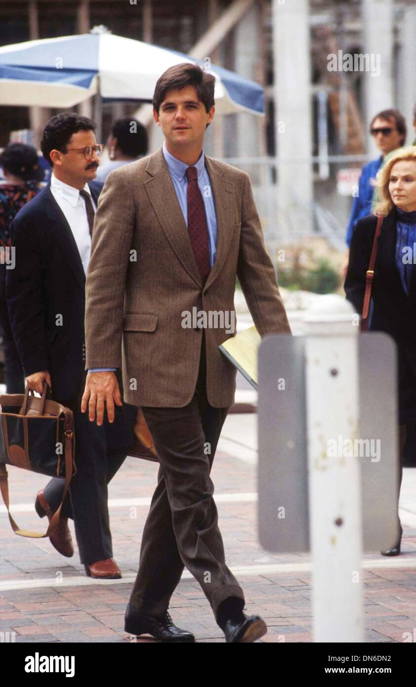 Nov. 4, 1991 - I6282.WILLIAM KENNEDY SMITH ARRIVING AT COURT FOR JURY ...