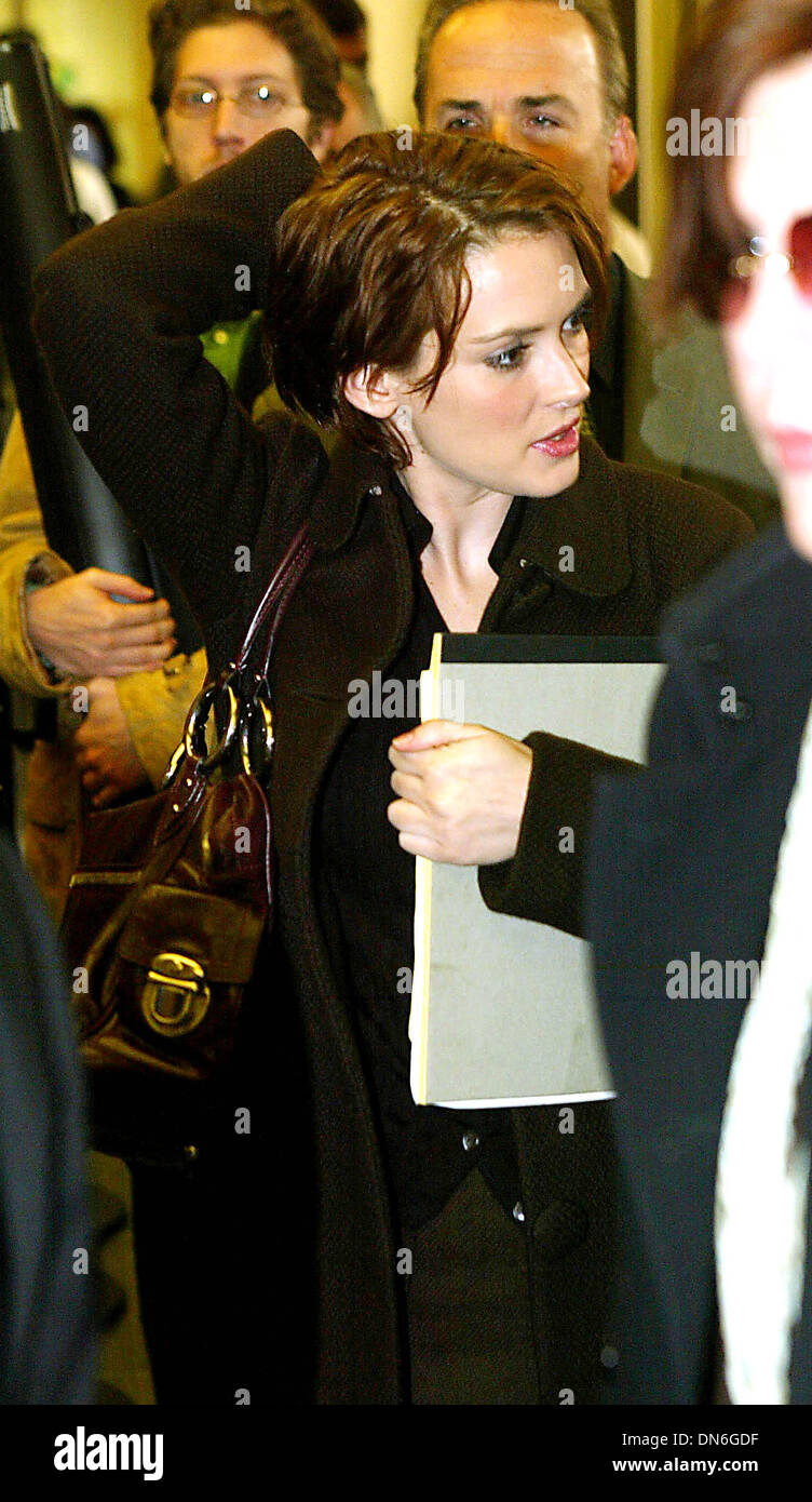 Dec. 27, 2002 - Beverly Hills, CALIFORNIA, USA - WINONA RYDER..ON HER ...