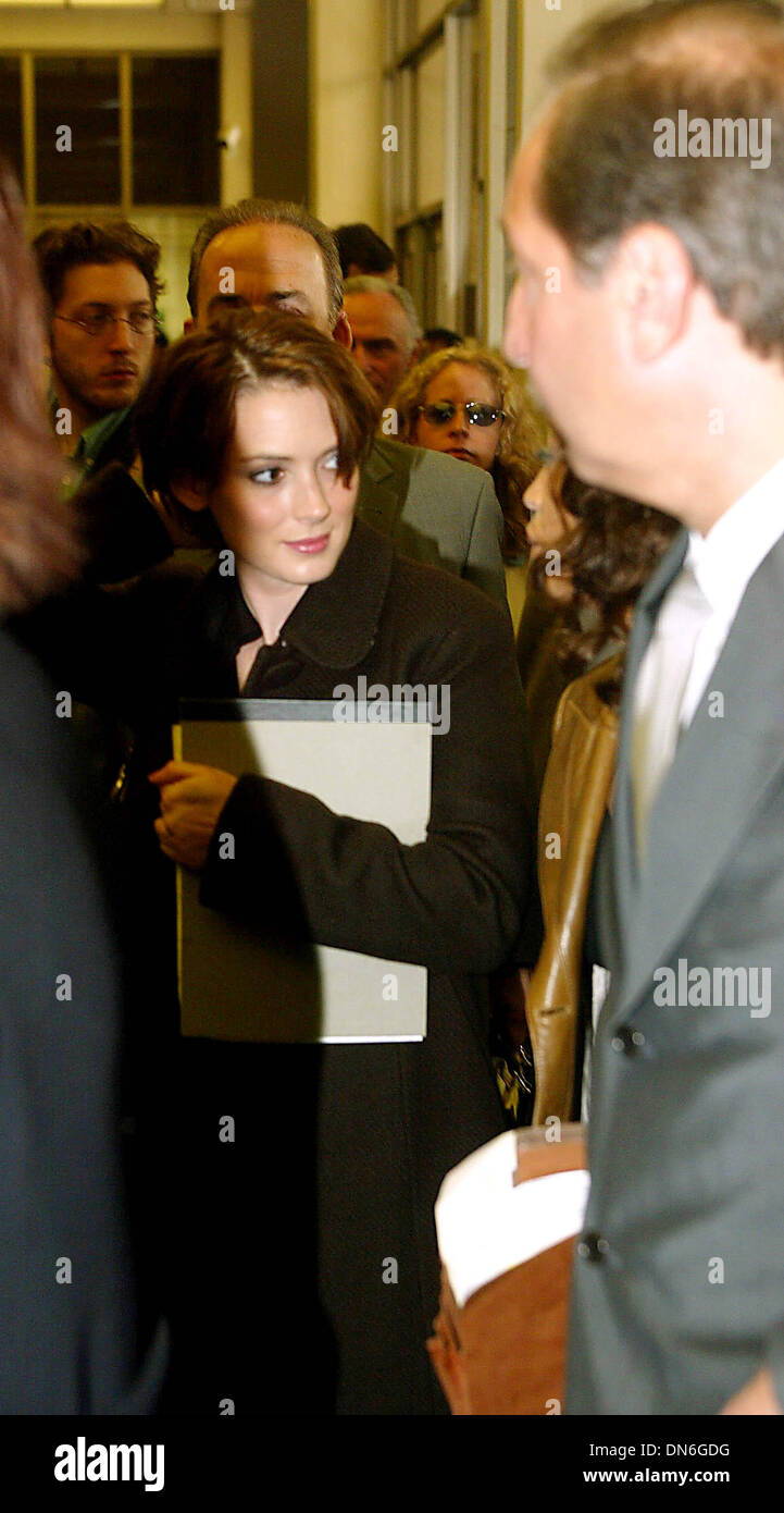 Dec. 27, 2002 - Beverly Hills, CALIFORNIA, USA - WINONA RYDER..ON HER ...