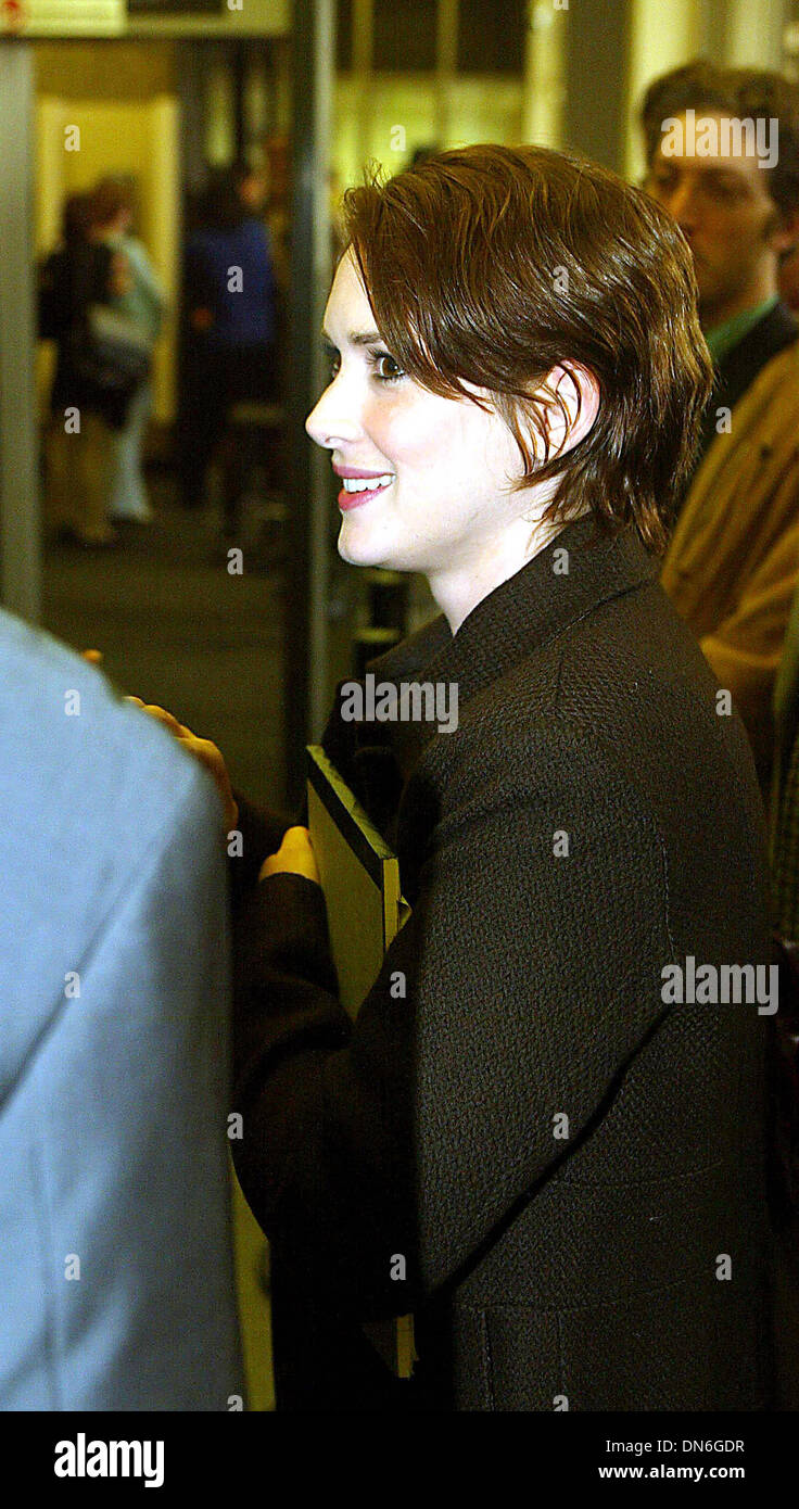 Dec. 27, 2002 - Beverly Hills, CALIFORNIA, USA - WINONA RYDER..ON HER ...