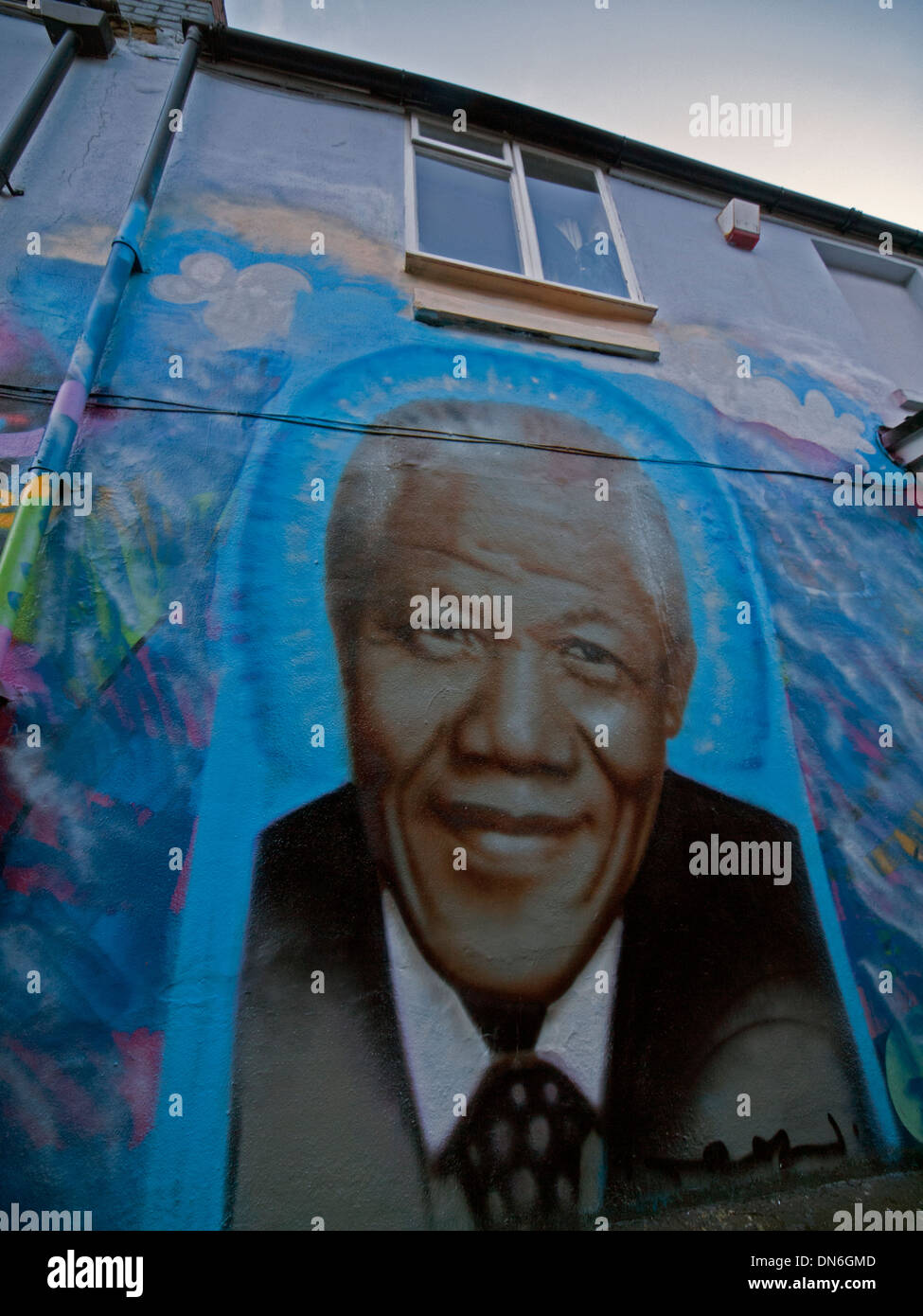 Nelson mandela uk mural hi-res stock photography and images - Alamy
