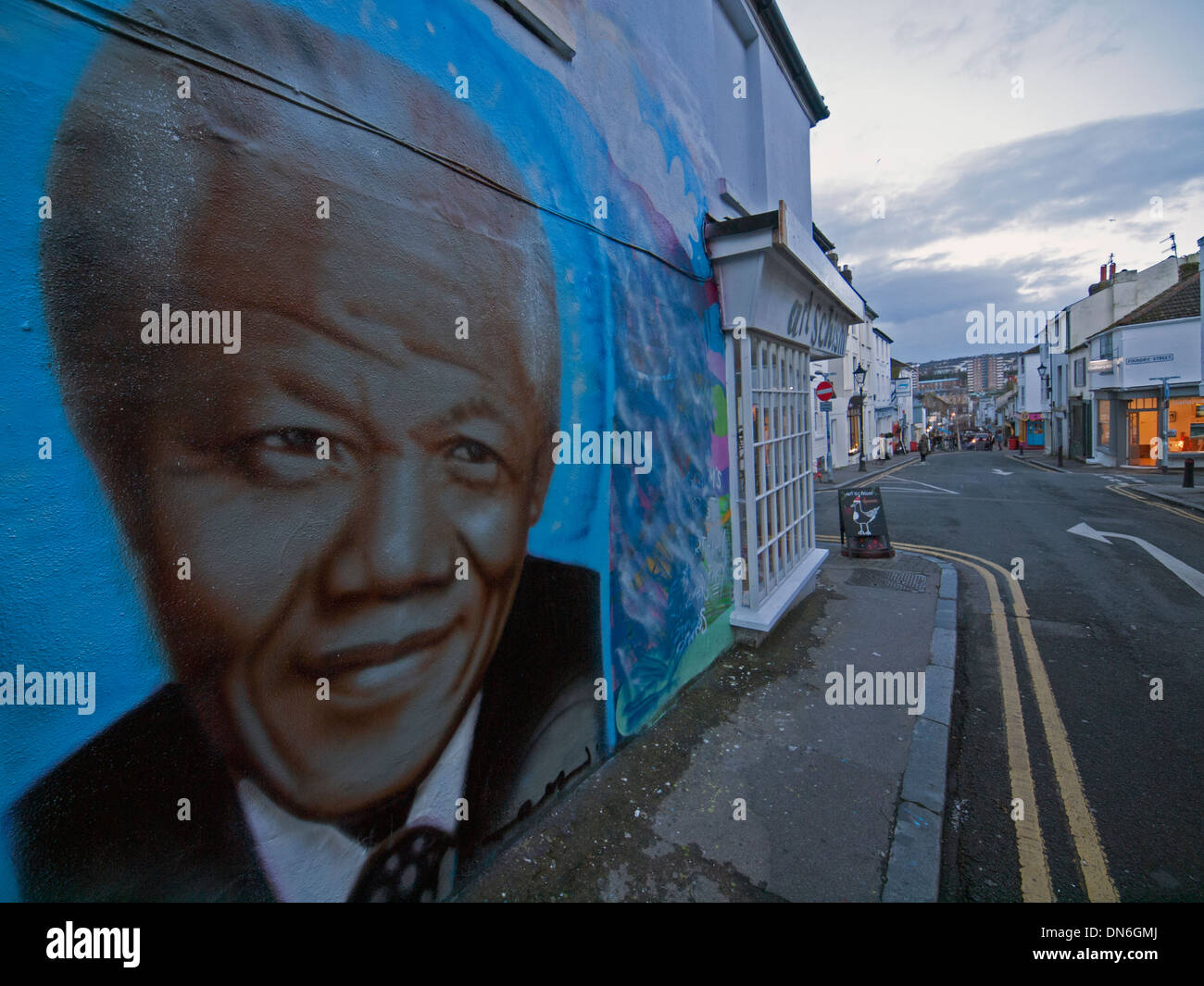 Nelson mandela mural hi-res stock photography and images - Alamy
