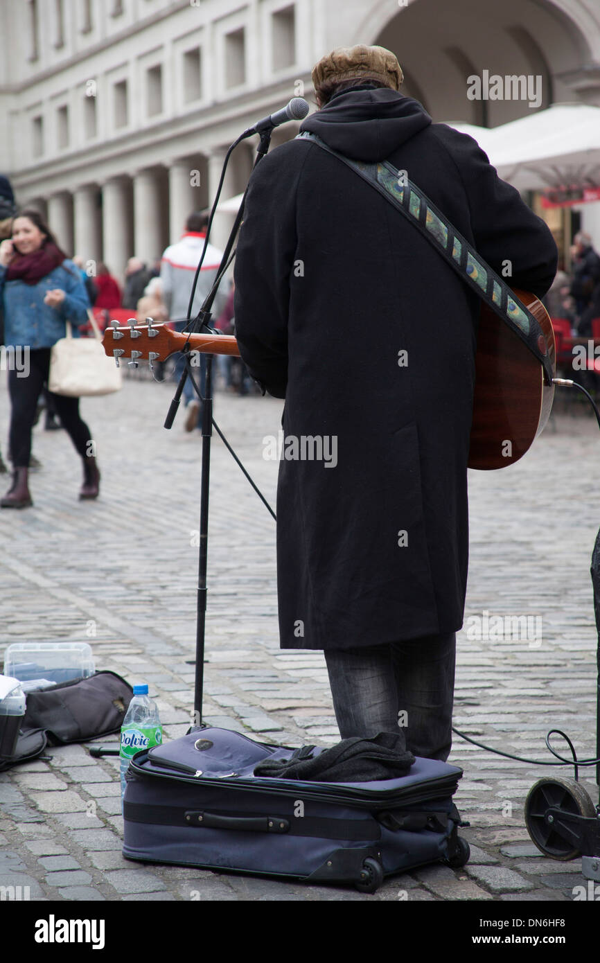 busker street performer guitarist Covent Garden London Stock Photo - Alamy