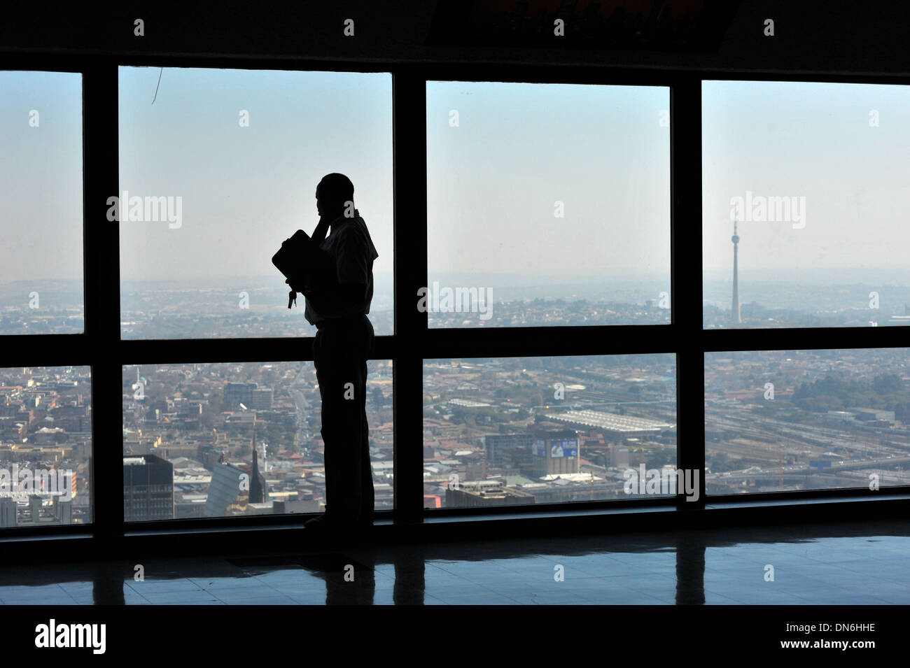 Top of a skyscraper hi-res stock photography and images - Alamy
