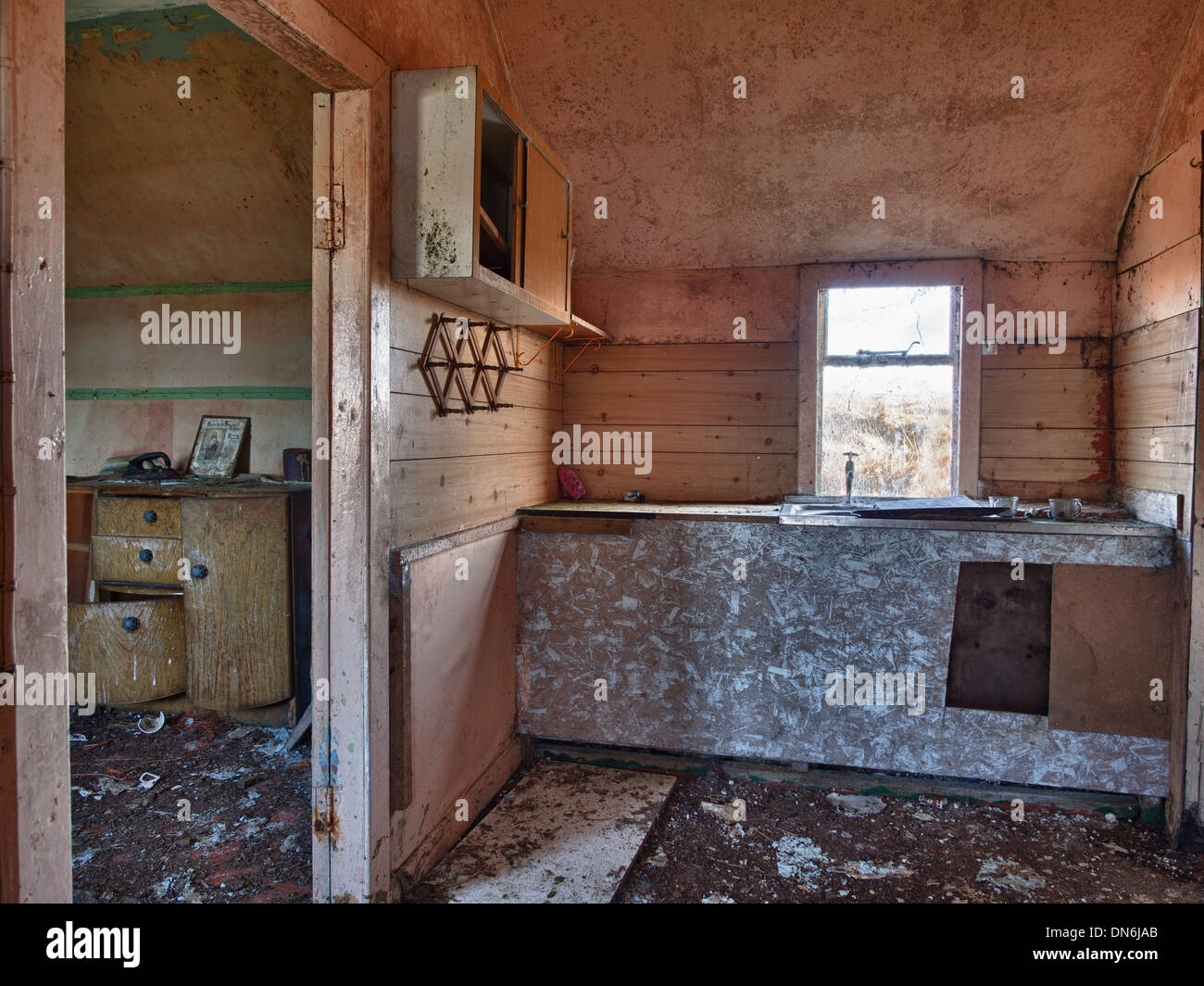 Derelict kitchen hi-res stock photography and images - Alamy