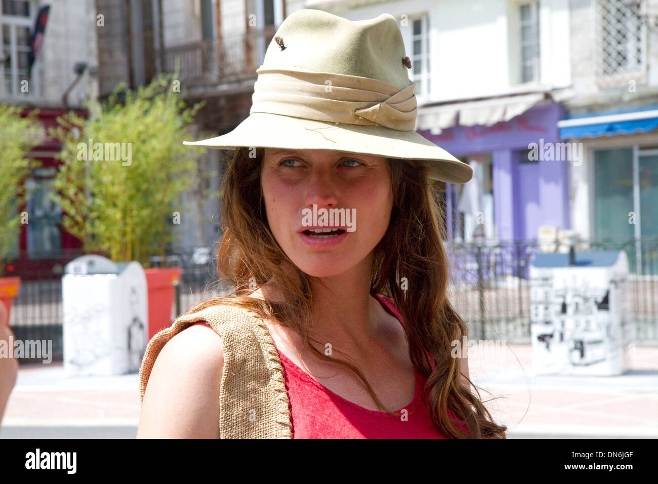 Woman portrait hi-res stock photography and images - Alamy