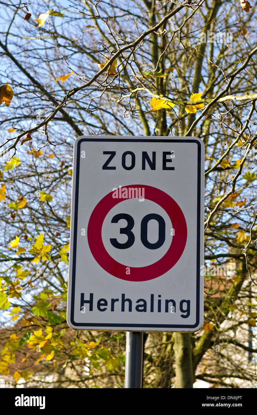 30 kph sign hi-res stock photography and images - Alamy