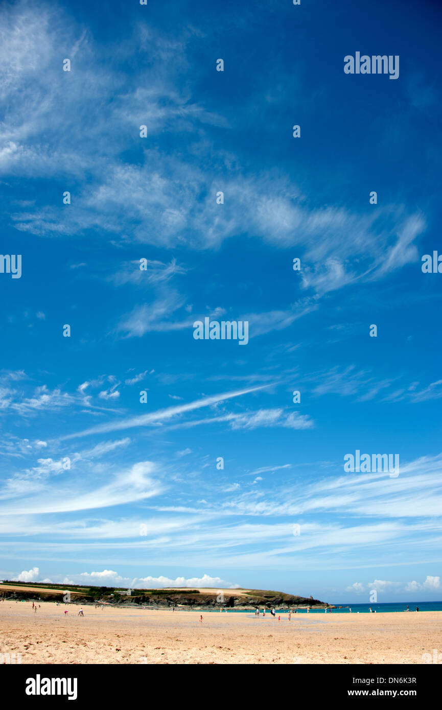 Empty blue clear sky hi-res stock photography and images - Alamy