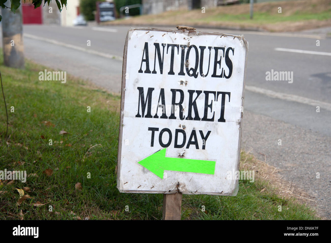 Market arrow hi-res stock photography and images - Alamy