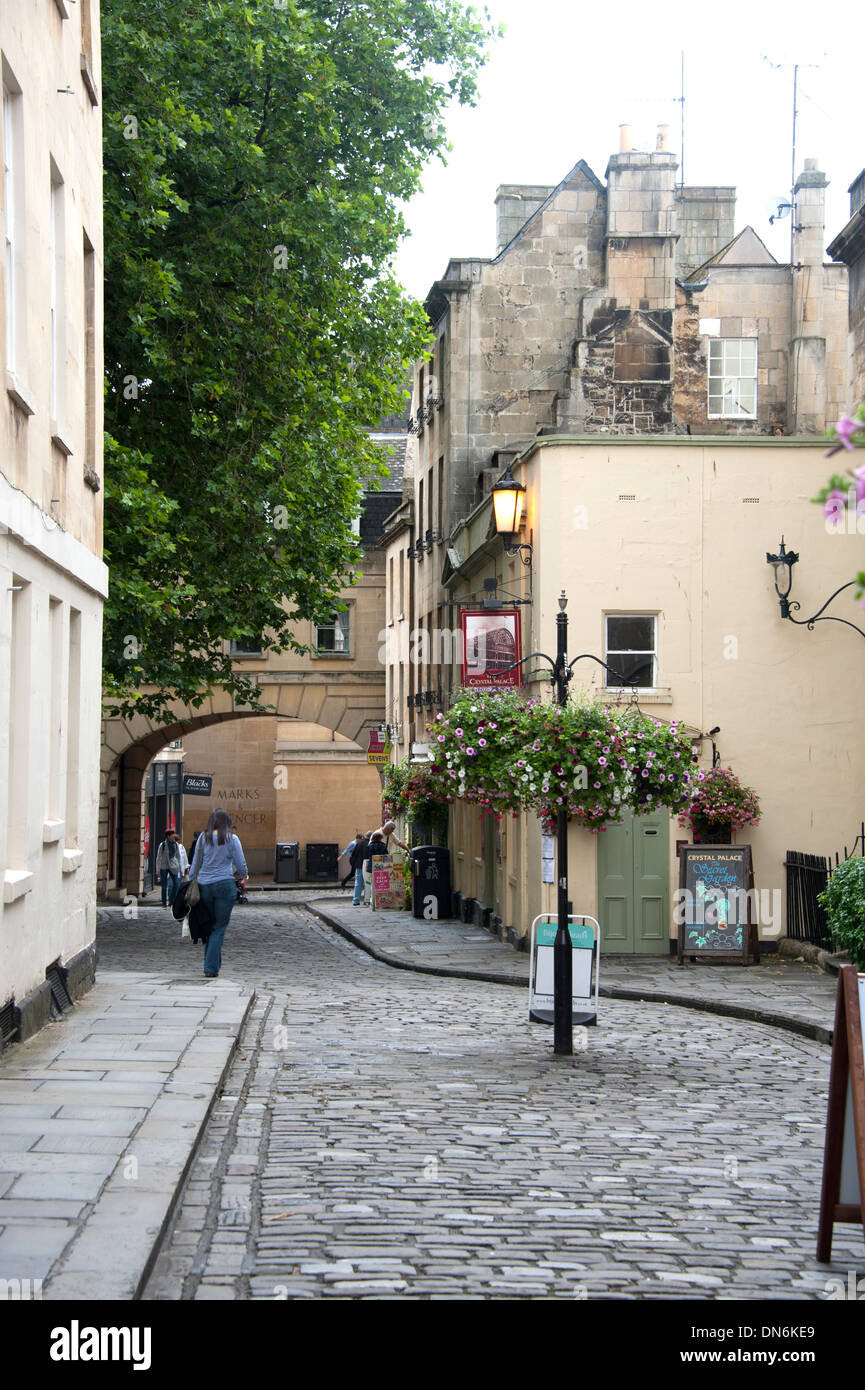 Old cobbled street uk hi-res stock photography and images - Alamy