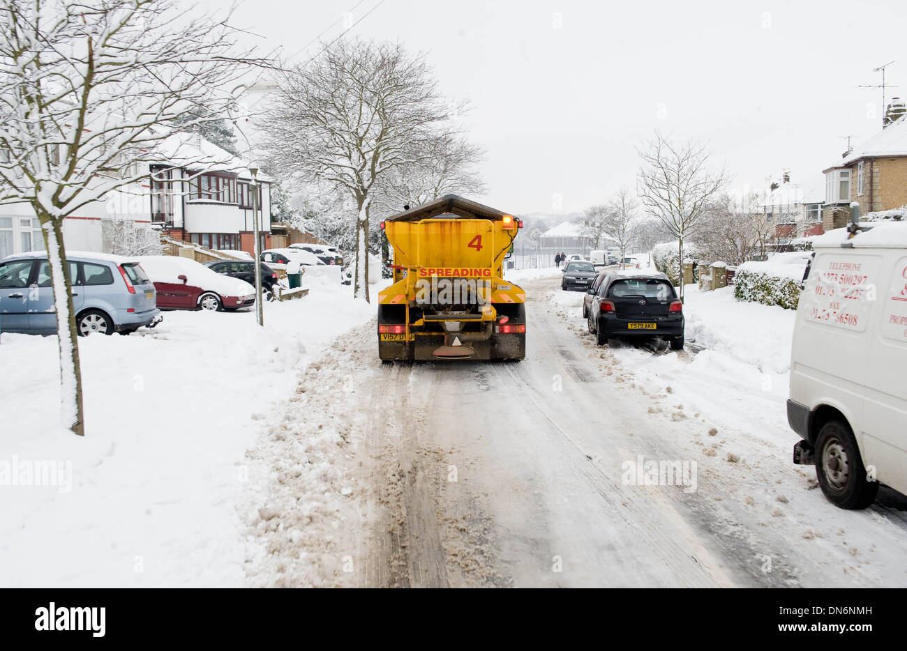 Gritting lorry hi-res stock photography and images - Alamy