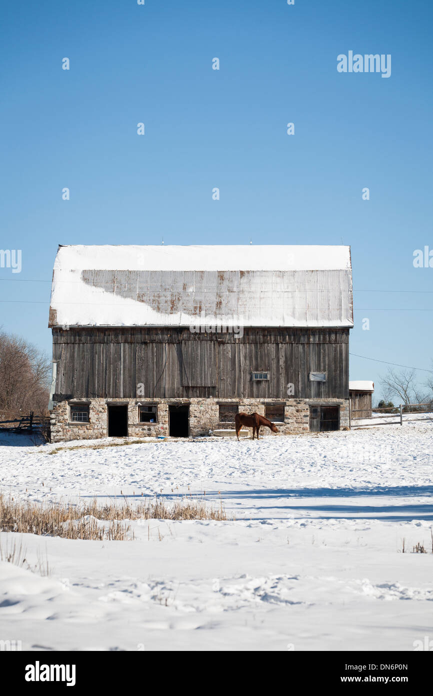 Canadian barn hi-res stock photography and images - Alamy