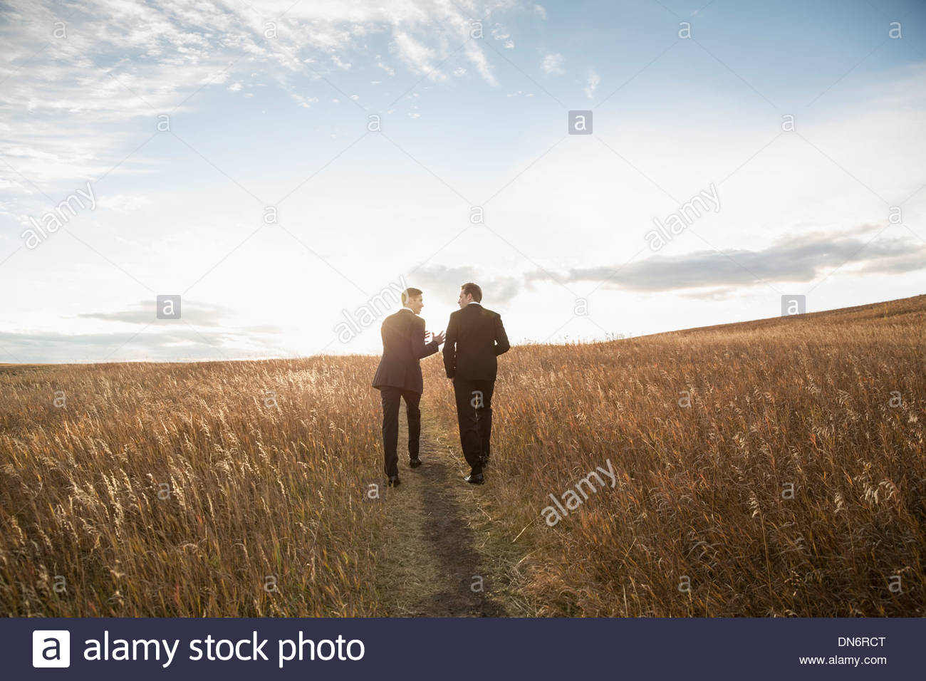 Walking on dirt path hi-res stock photography and images - Alamy