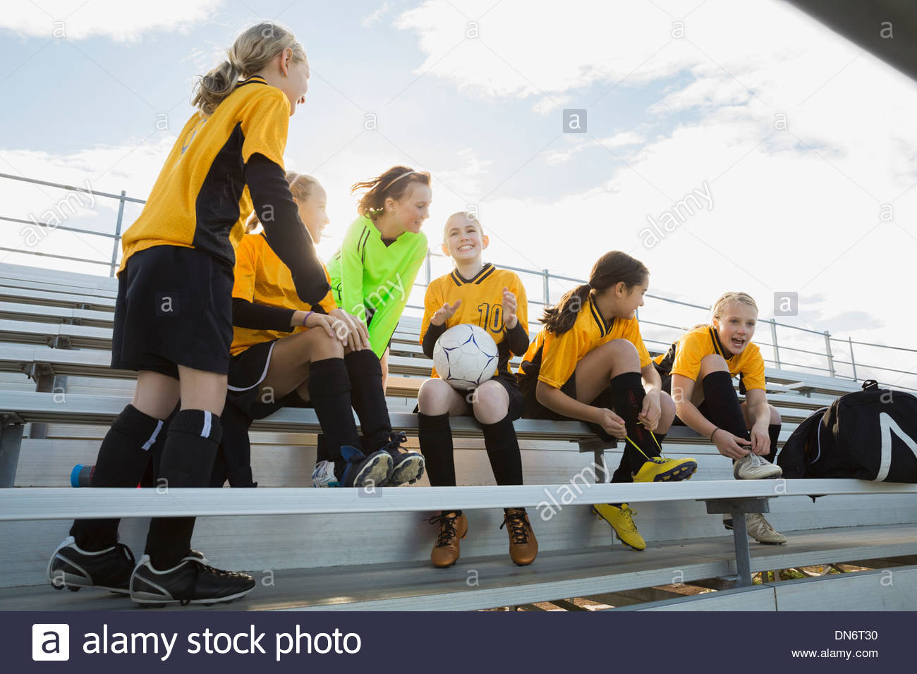 Soccer player tying shoe hi-res stock photography and images - Alamy