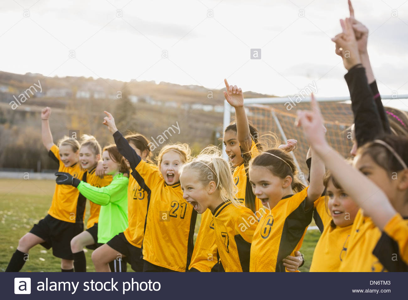 Tween girls group winning hi-res stock photography and images - Alamy