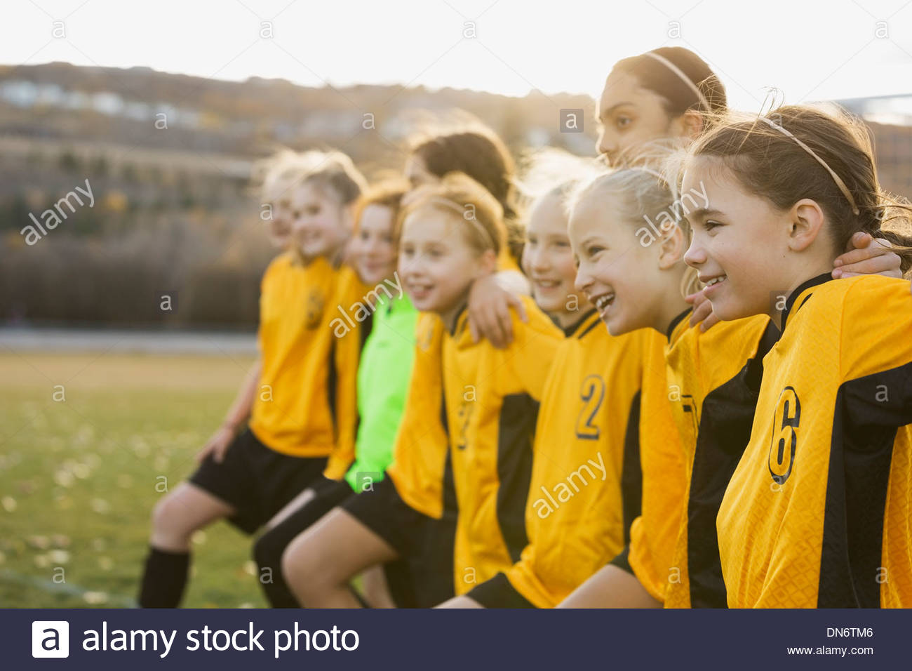 Lined up side by side hi-res stock photography and images - Alamy