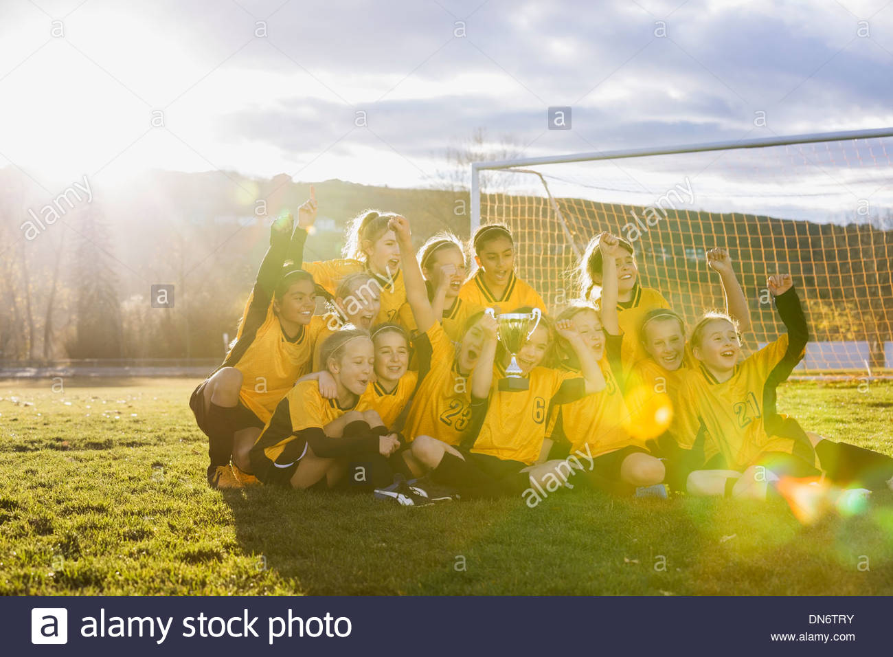Tween girls group winning hi-res stock photography and images - Alamy