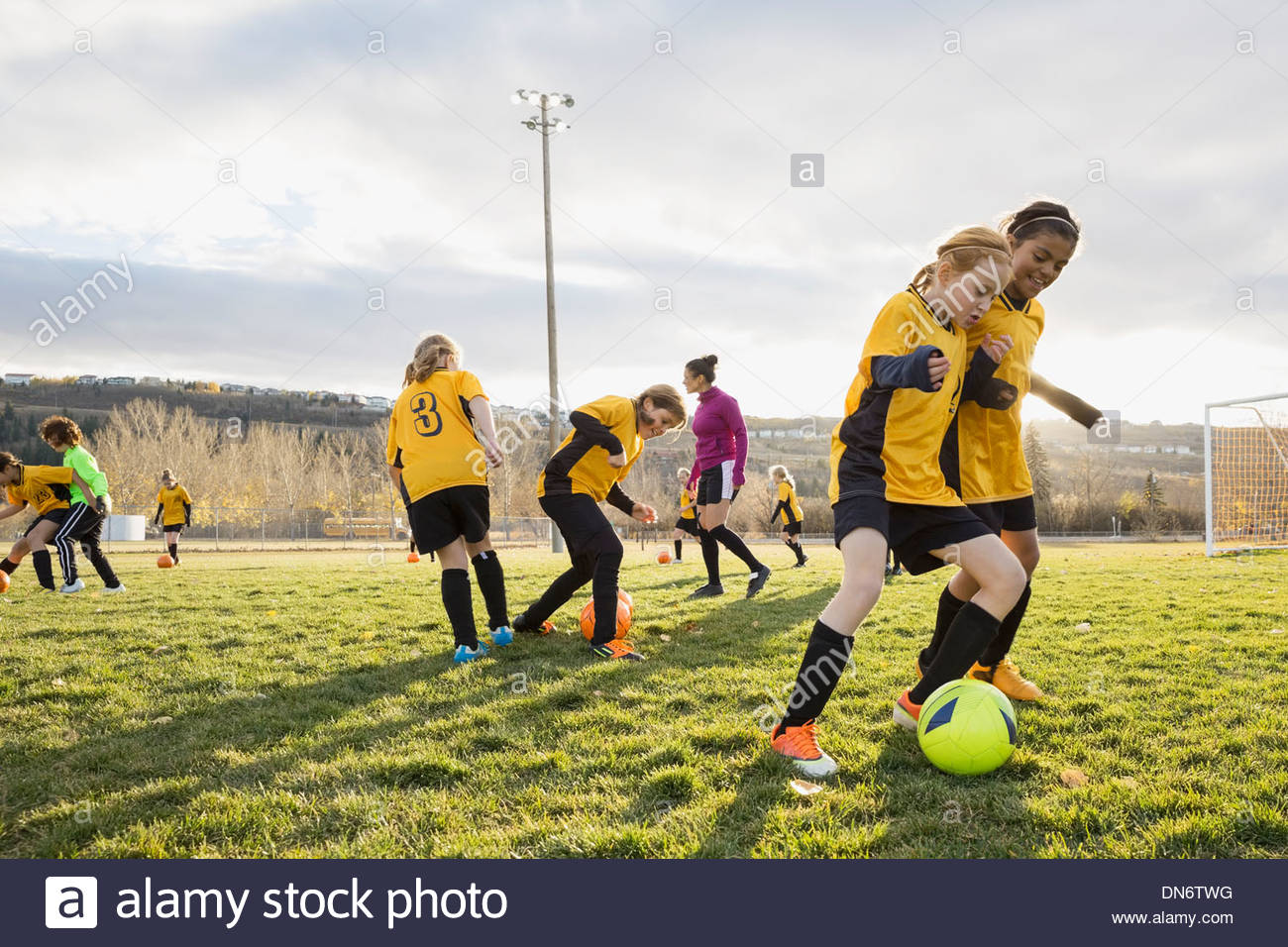 Girls soccer drills on field hi-res stock photography and images - Alamy