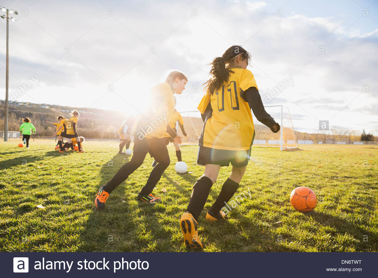 Team practicing soccer hi-res stock photography and images - Alamy