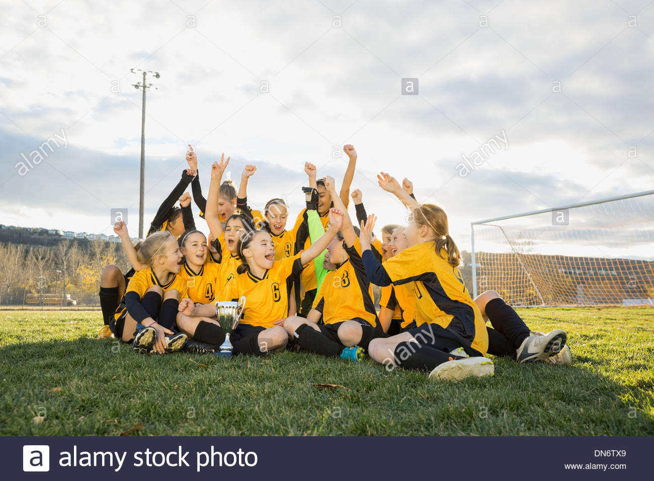 Tween girls group winning hi-res stock photography and images - Alamy