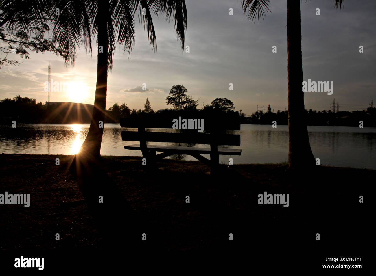 Dark park at sunset hi-res stock photography and images - Alamy