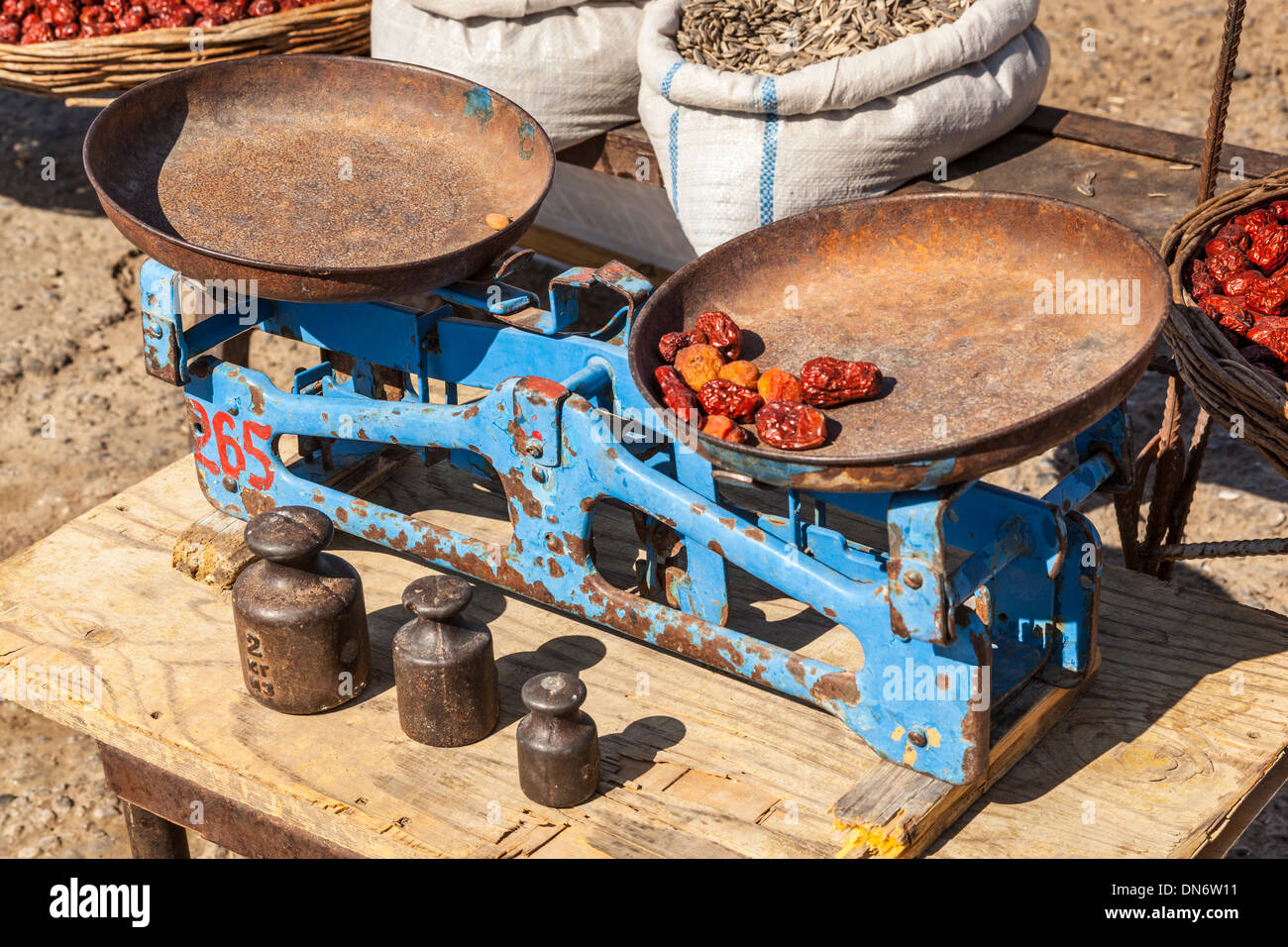 Balancing scales hi-res stock photography and images - Alamy