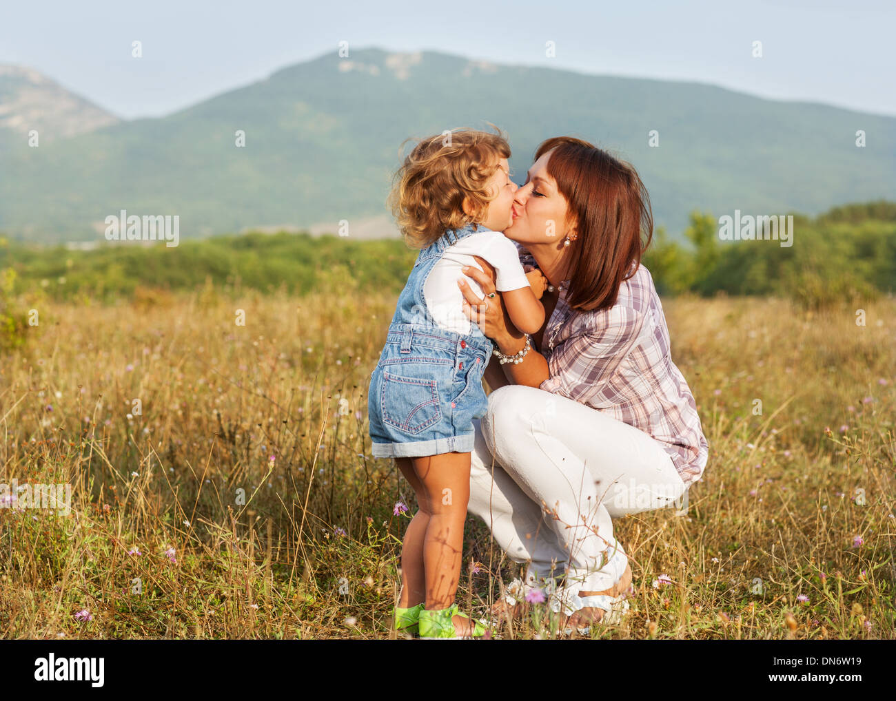 Mom kissing hi-res stock photography and images - Alamy