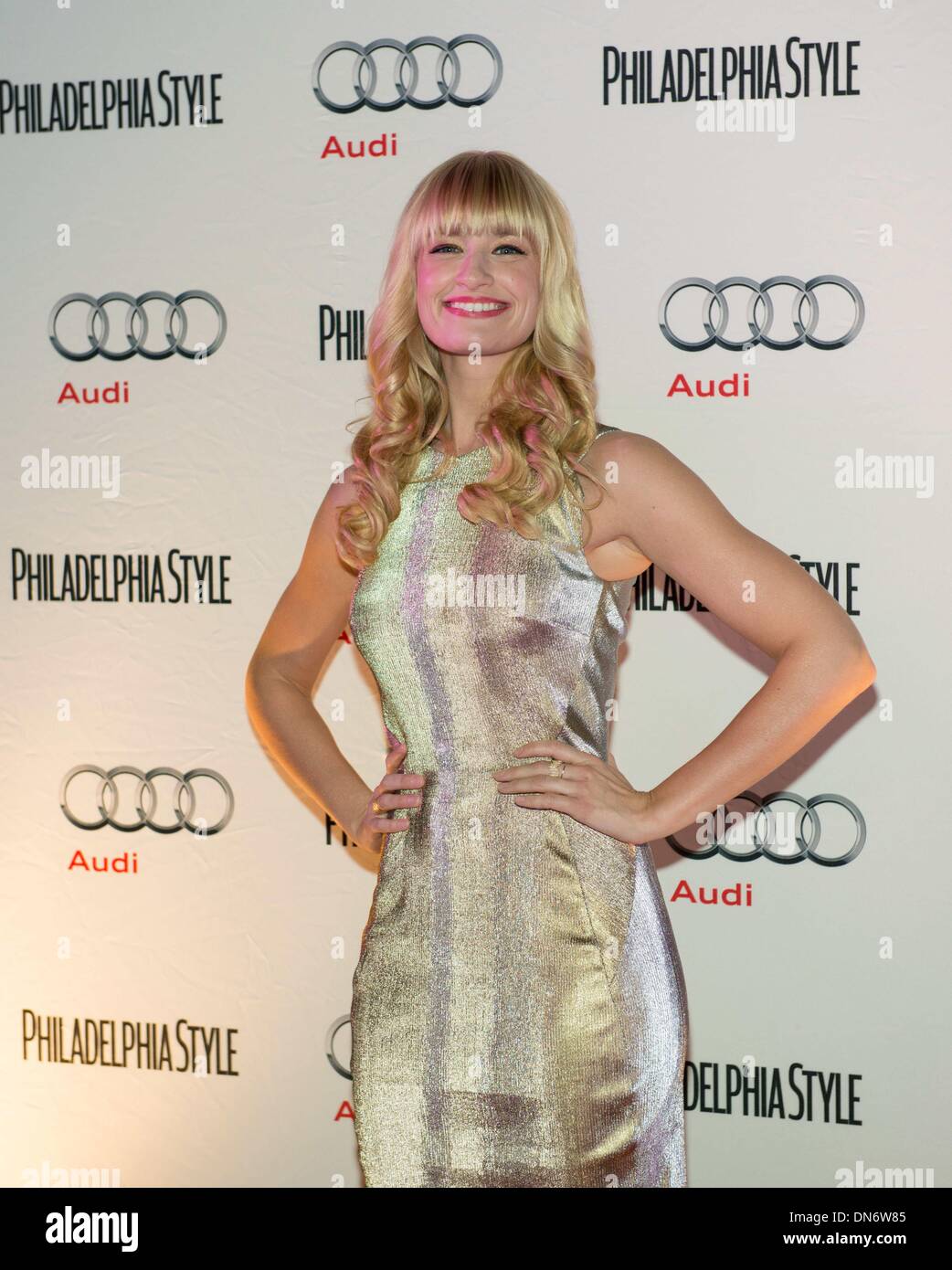 Broke girls actress beth behrs hi-res stock photography and images - Alamy